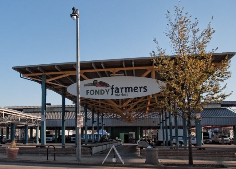 15 Best Farmers Markets in Milwaukee, Wisconsin - Downtown Farmers Market